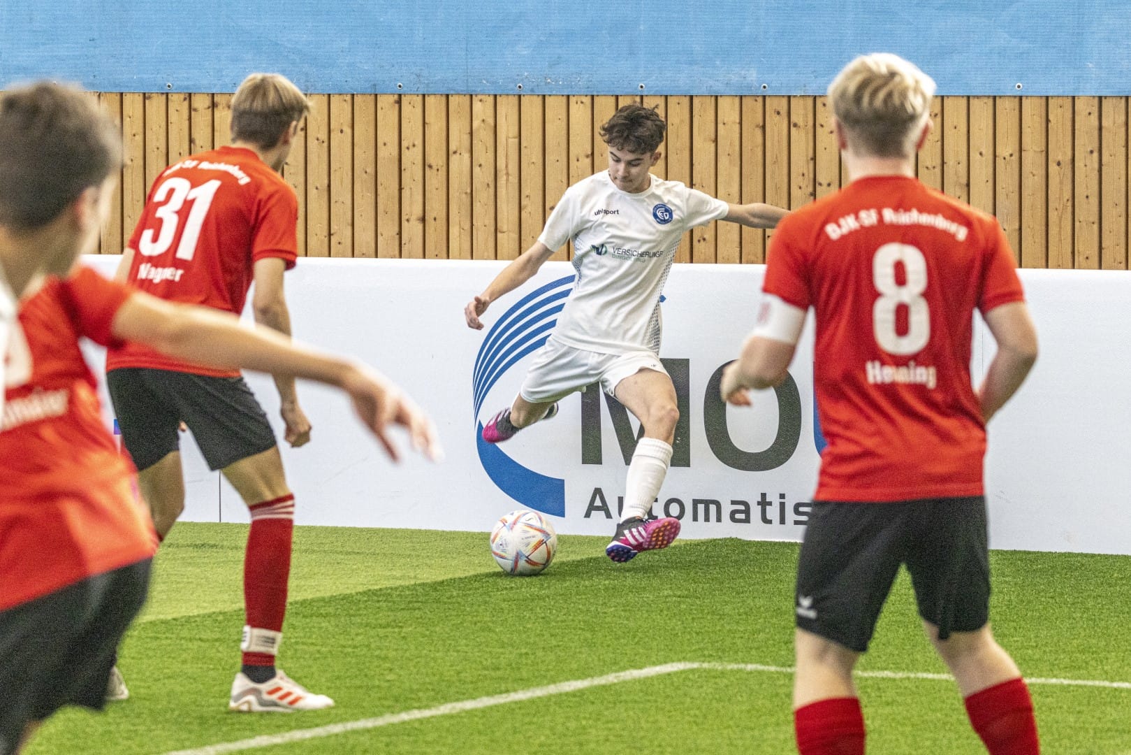 Vorfreude auf Fußballfeste - Jugendturniere des Dingolfinger Hallenspektakels starten bald - FC ...
