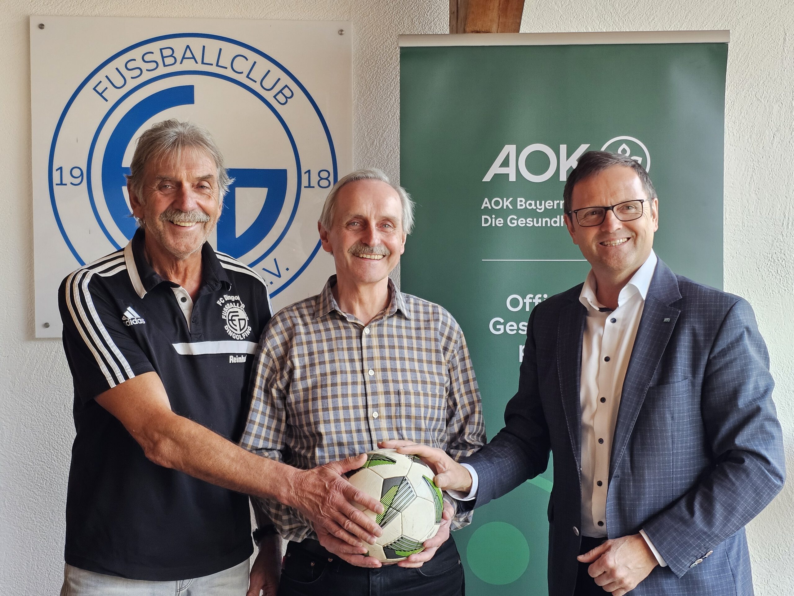 Neuer Partner für den FCD - FC Dingolfing schließt Partnerschaft mit der AOK - FC DINGOLFING